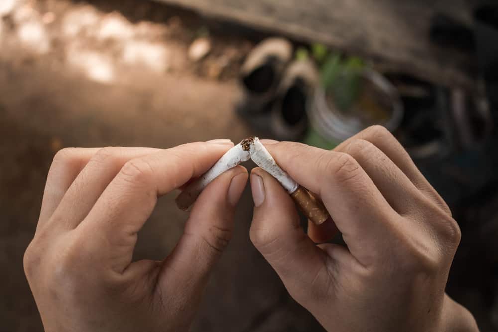 5 Cara Agar Kecanduan Rokok Tak Kumat Lagi - TIKTAK.ID