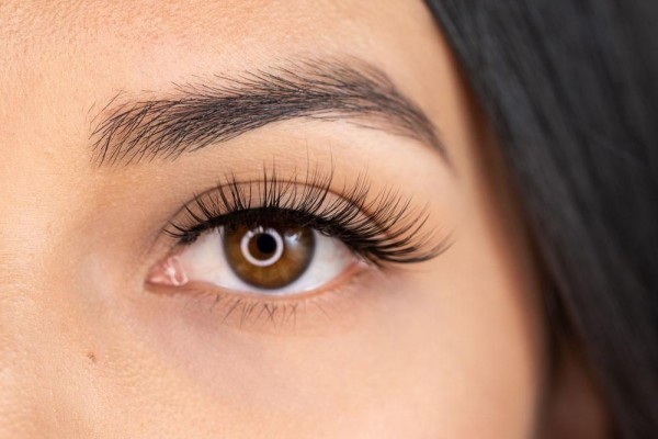 Tips Memanjangkan Bulu Mata Secara Alami - TIKTAK.ID