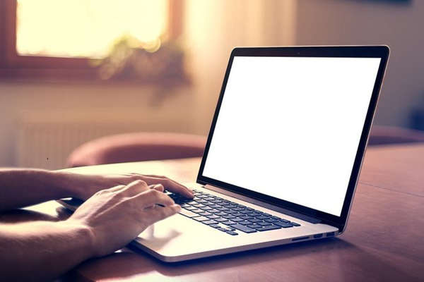 Kemendikbudristek Ungkap Beda Laptop Merah Putih dan Laptop Pelajar ...