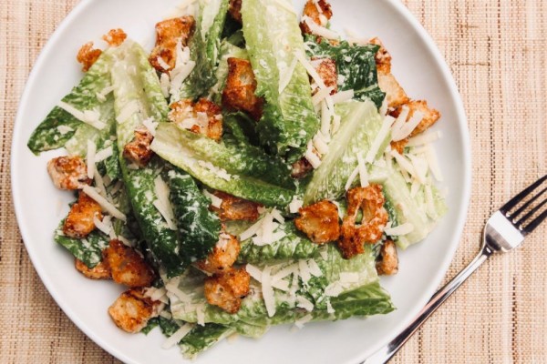 Resep Caesar Salad untuk Sarapan Saat Diet - TIKTAK.ID